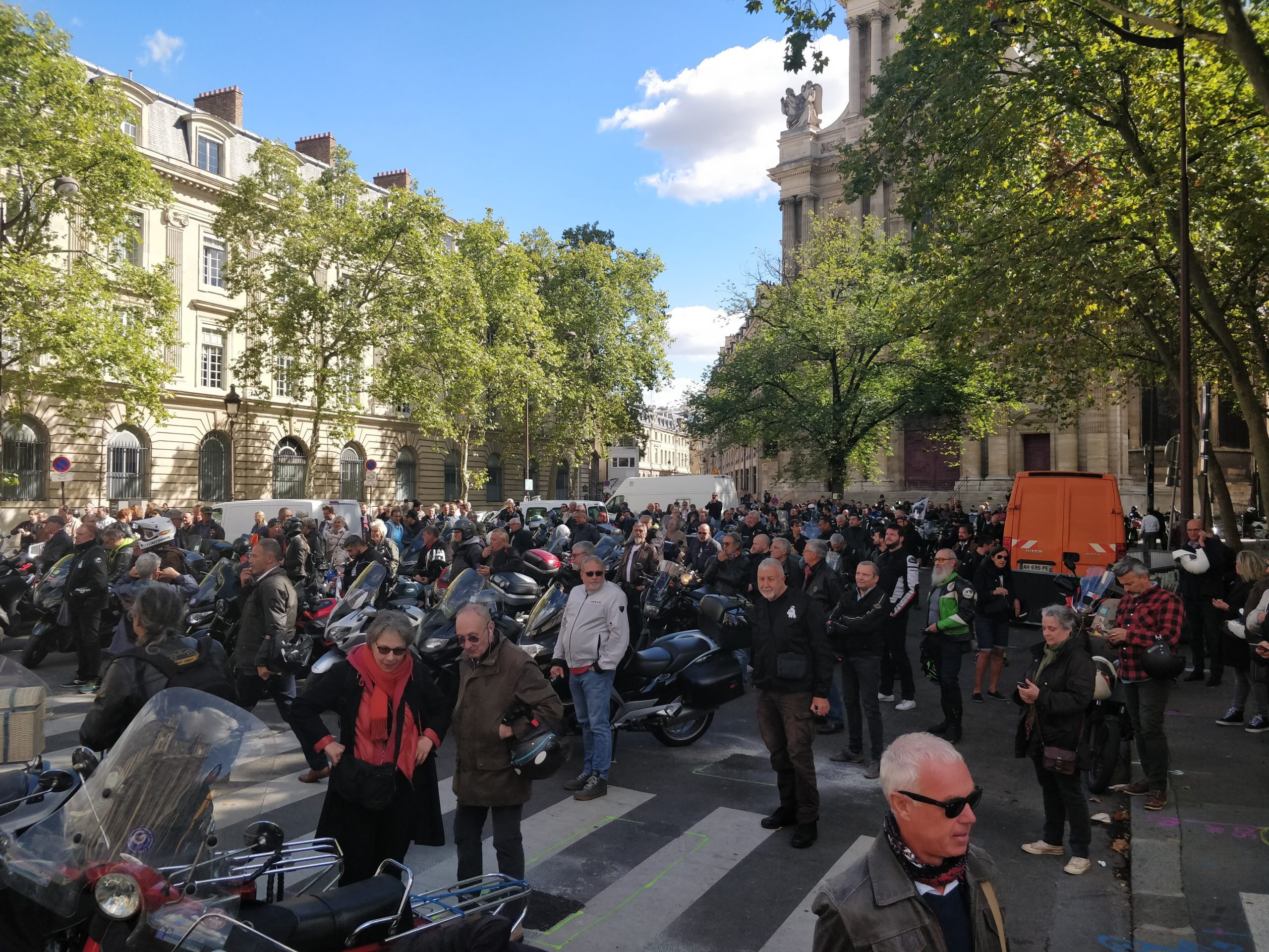 Manif contre le stationnement payant à Paris – FFMC78
